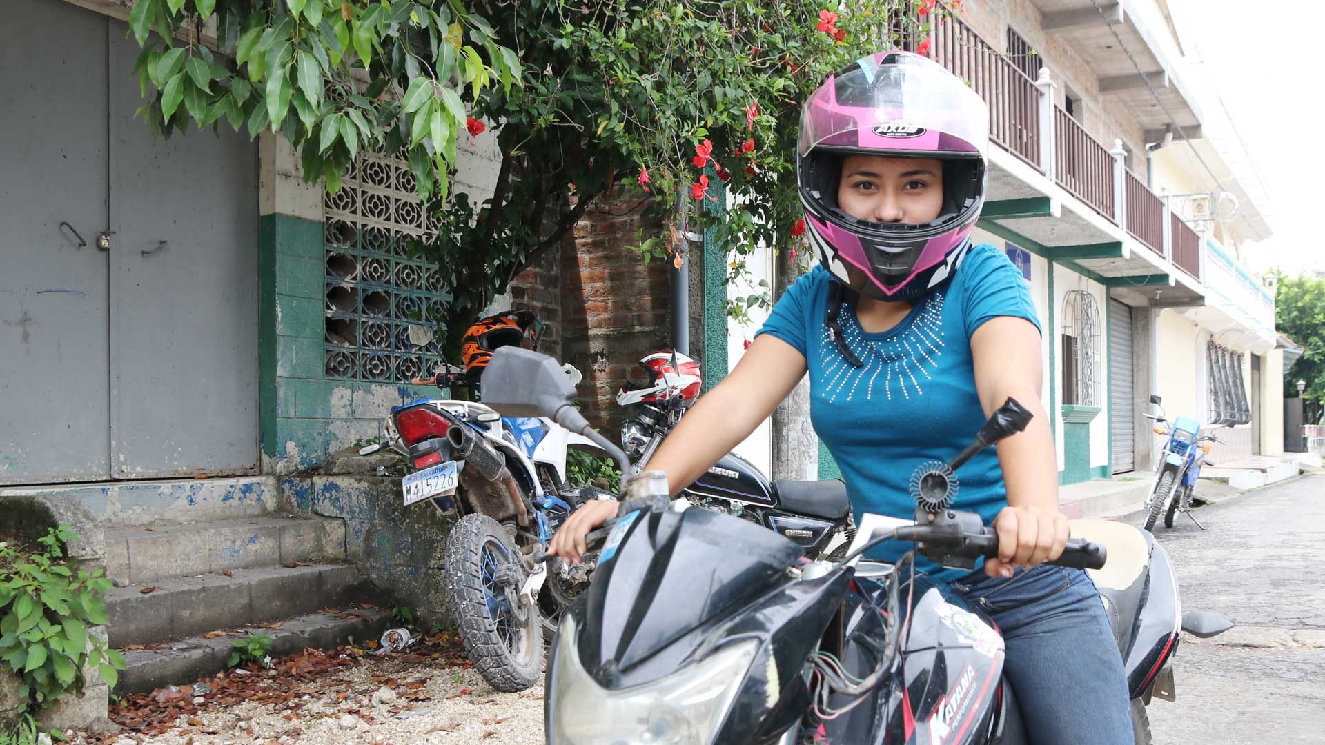 Brenda, una joven que rompe estereotipos | Plan International El Salvador